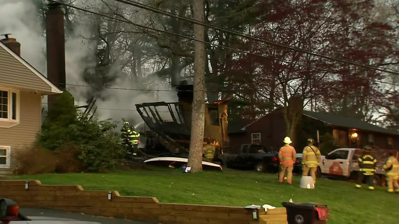 RAW VIDEO: Crews respond to New Britain house fire - YouTube