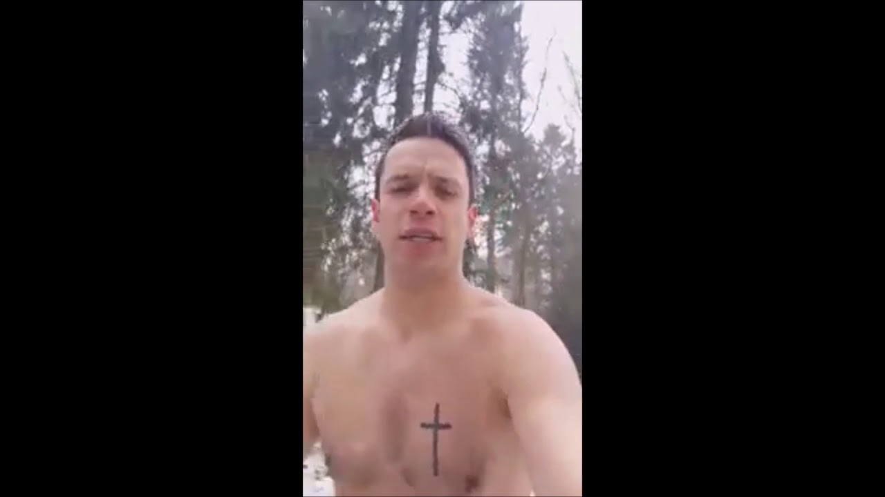 JOGGING SHIRTLESS IN THE SNOW - YouTube