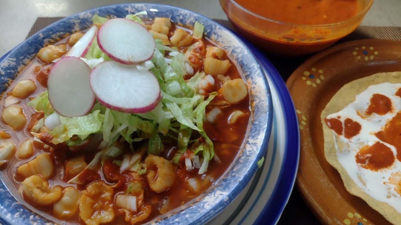 POZOLE ROJO CON PECHUGA DE POLLO EN OLLA DE PRESIÓN - YouTube
