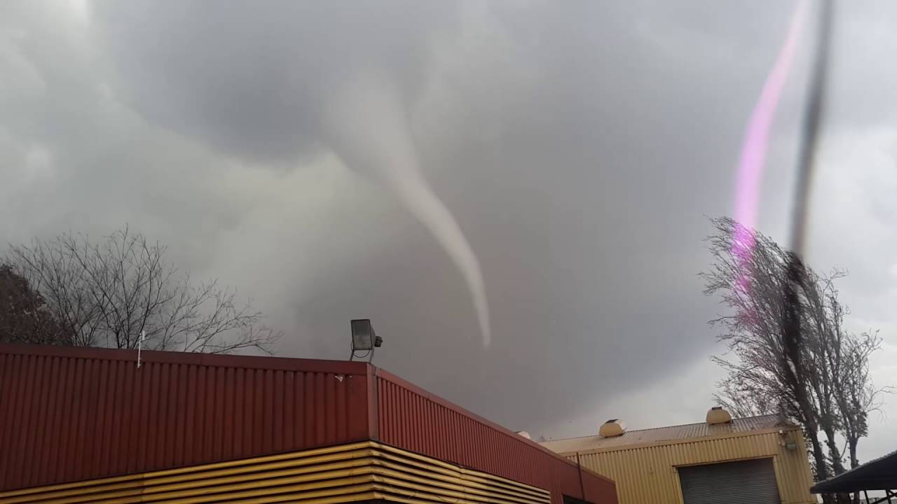Tornado in midrand. .... damage is crazy - YouTube