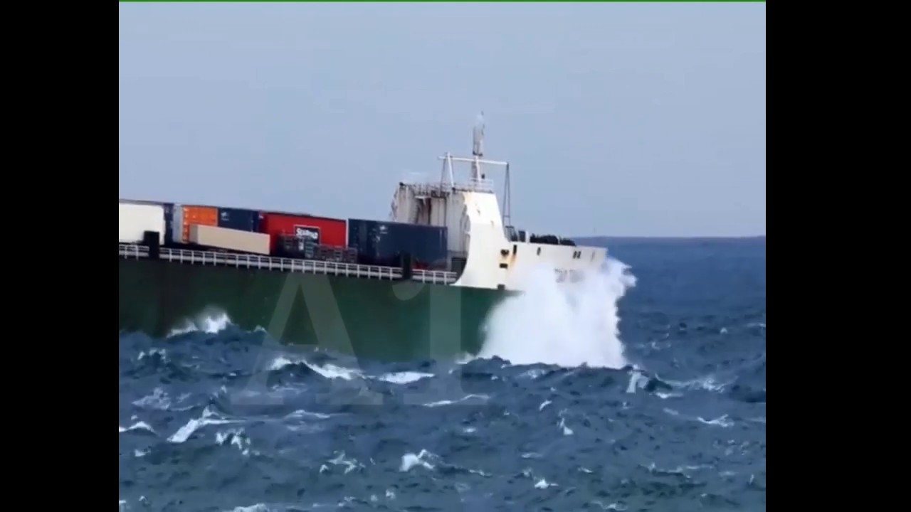 Natural winds and wave offshore - YouTube