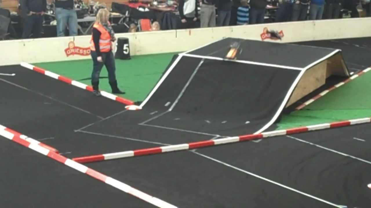 1. A-Final 4WD RC Car Indoor Offroad Race Stäfa 2012 - YouTube