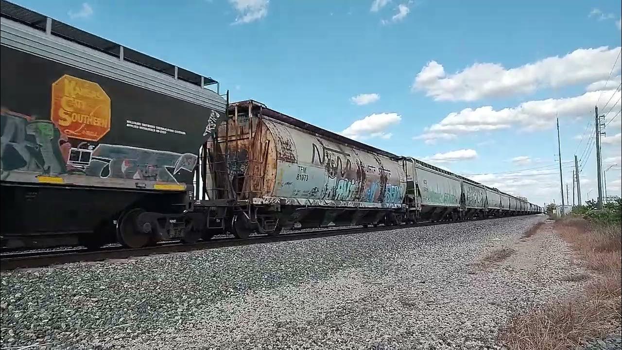 KCS 4857 leads KCS-GKCHQI - YouTube