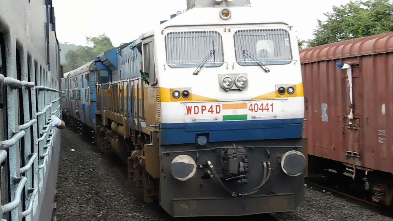 12618 Mangala Lakshadweep Express Crossing 01438 Sawantwadi - Pune Ganpati Special : Konkan ...
