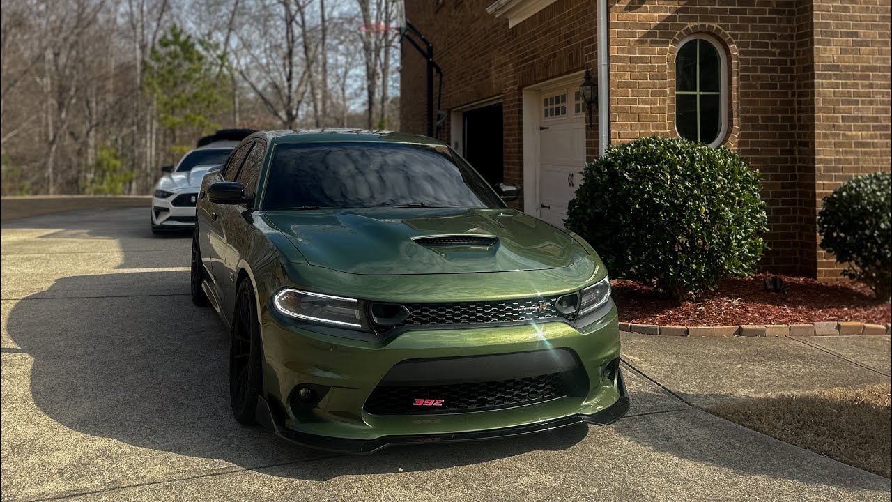 SCAT PACK & MUSTANG CUT UP THROUGH HIGHWAY TRAFFIC OTW TO STREET ...
