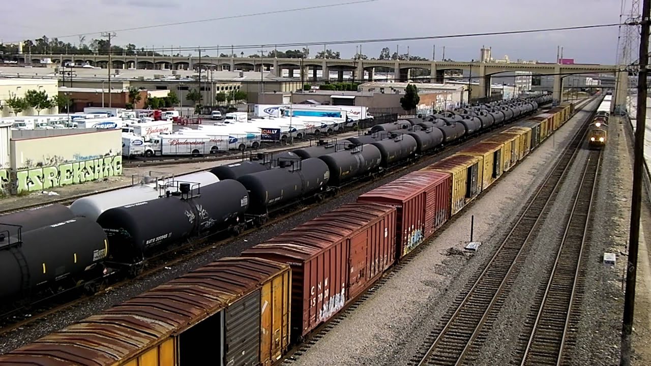 Union Pacific 5071 Tropicana Reefer Train - YouTube