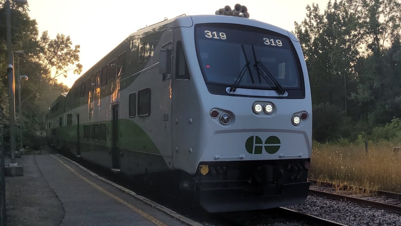 GO 1977 (Niagara Express) - 319 With 657 Pulling Into Niagara Falls ...