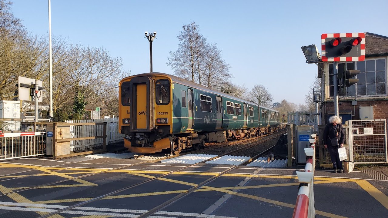 Topsham Level Crossing (05/03/2025) - YouTube