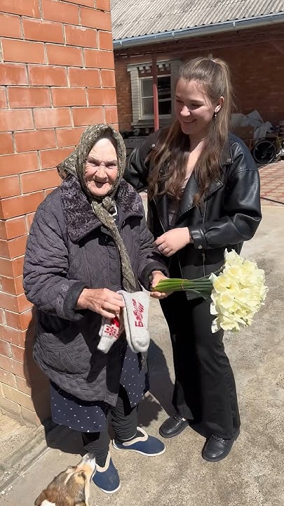 Внучка приехала к бабушке ️ Youtube