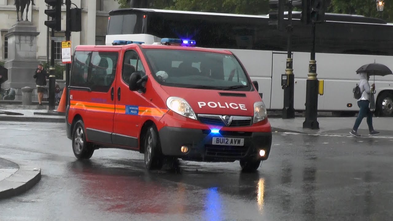 Police Diplomatic Protection Group responding with sirens in London ...