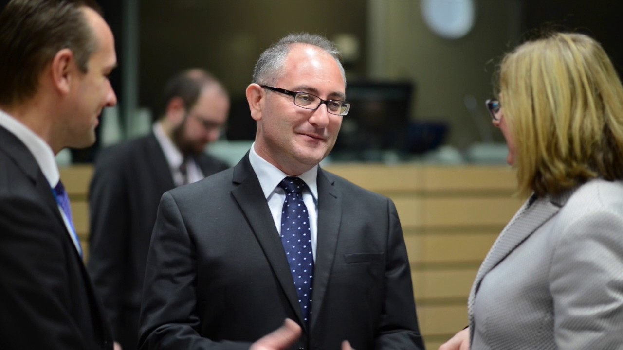 Roderick Galdes - YouTube