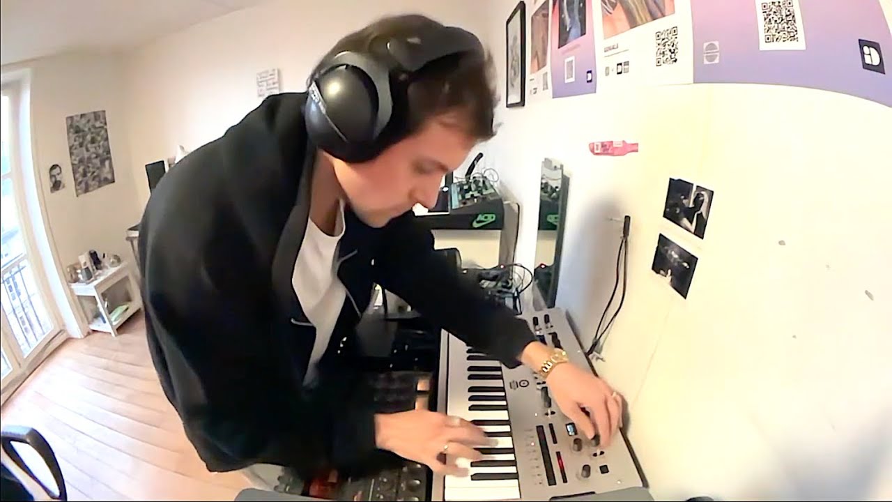 LIVE HARD TECHNO // TR-808 + Korg Minilogue + Moog Grandmother - YouTube