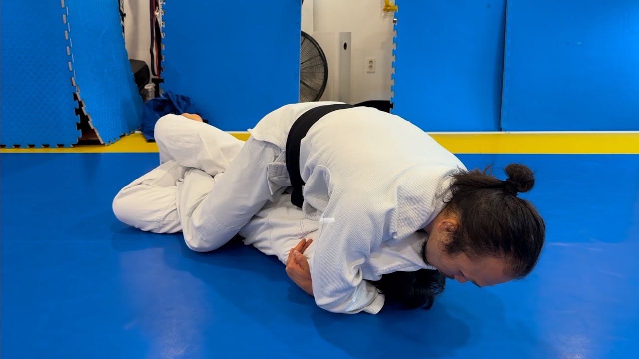 하프가드패스에서 마운트(half guard pass to mount position) - YouTube