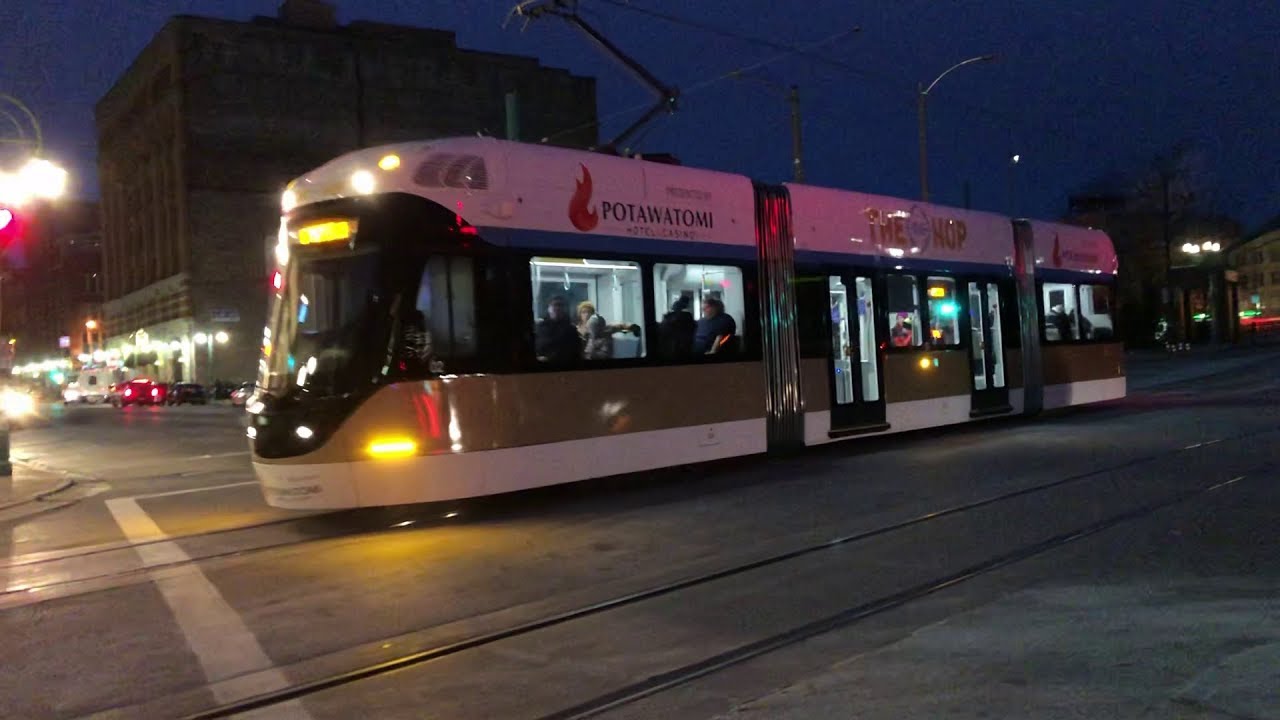 Milwaukee Streetcar - The Hop - YouTube