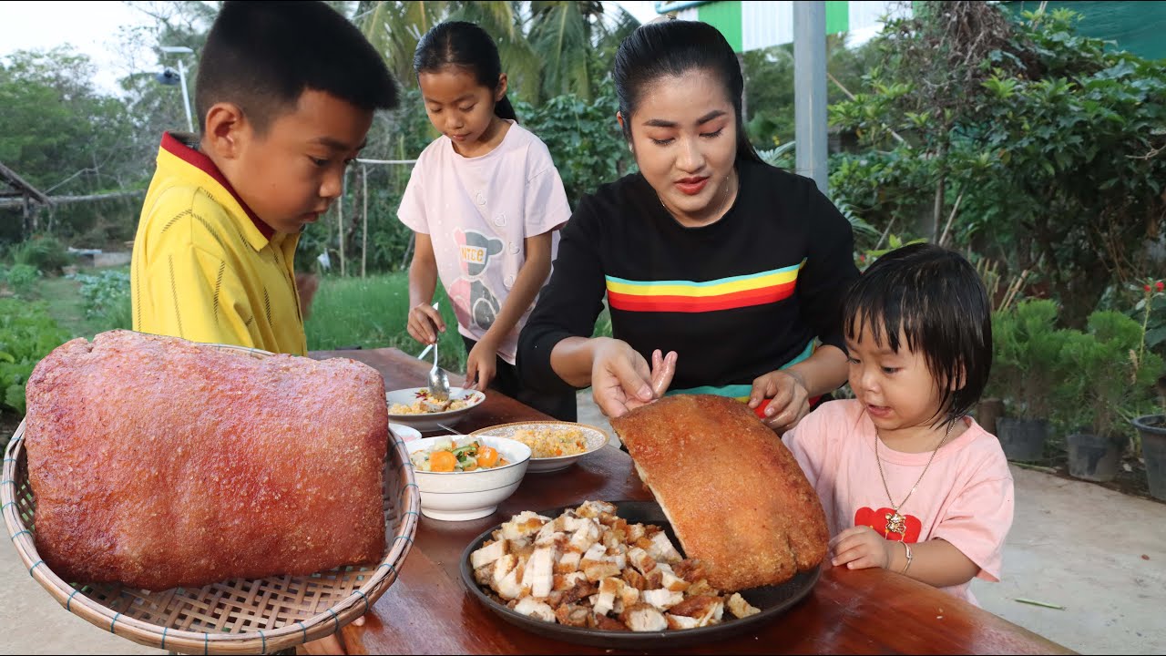 Yummy crispy pork eat with fried rice - Mom and children cooking / Coo ...