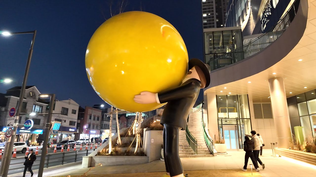 WOW! A Walk Through the Amazingly Large Starfield Shopping Mall in ...