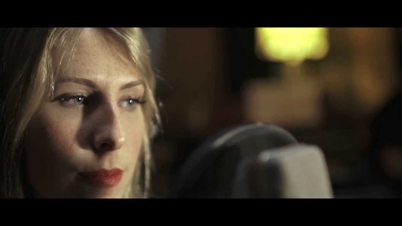 Ariane Brunet - En studio - Bagatelle - YouTube