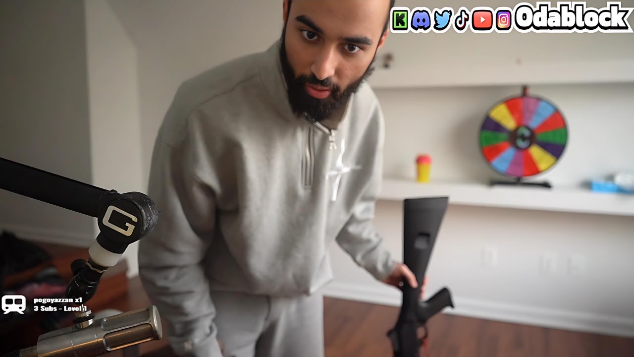 Odablock flashes his gun on stream - YouTube
