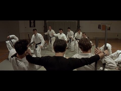 Поцелуй Дракона (2001) - Драка в спортзале