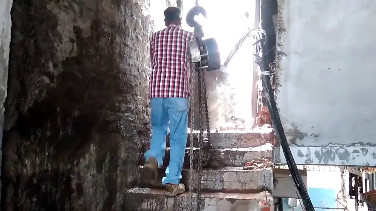 Stair Cutting With HILTI DLP32 Hydraulic Wall Saw Machine . Note ...