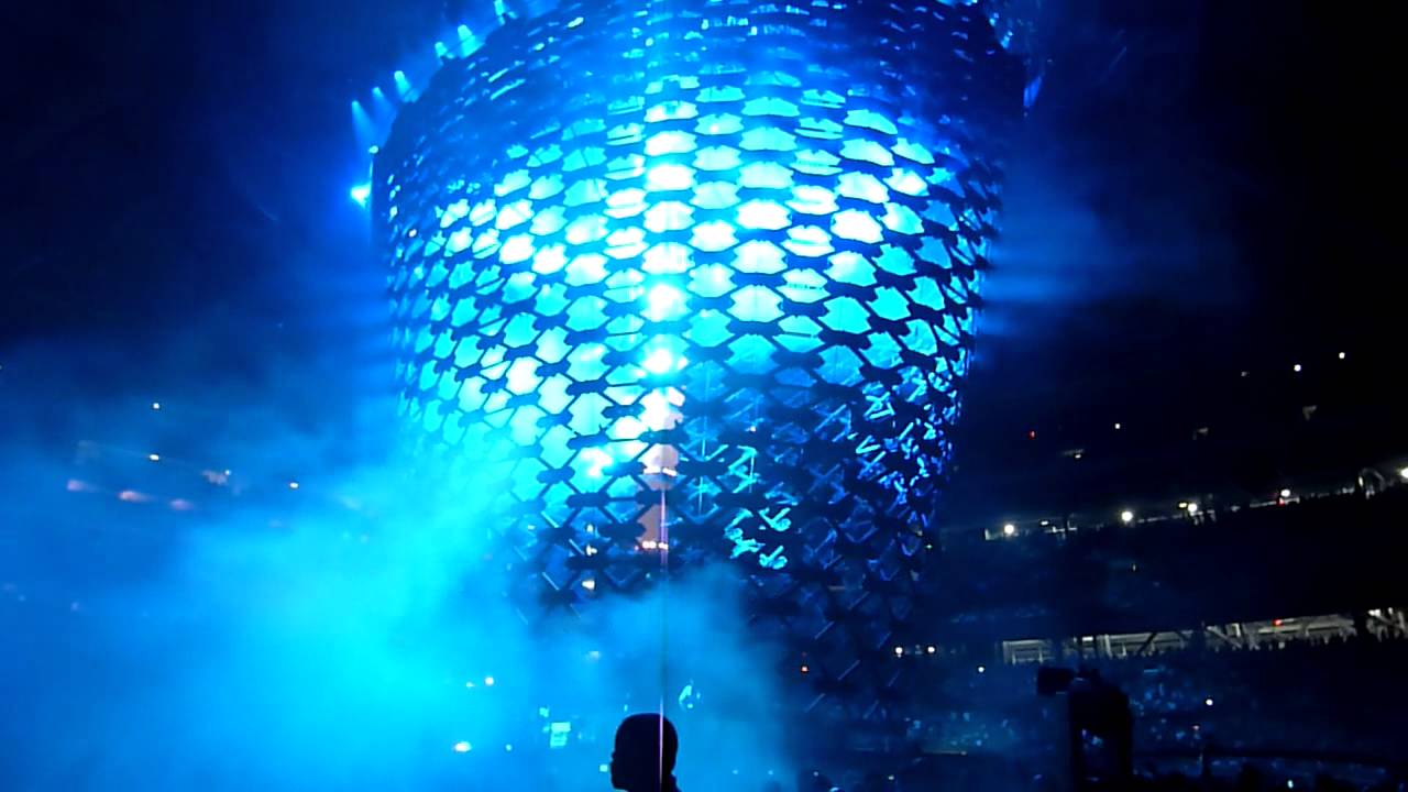 U2 "Zooropa" live at New Meadowlands Stadium, July 20, 2011 - YouTube