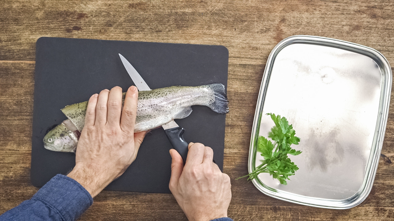 How-to: Fisch filetieren | FOOBY - YouTube
