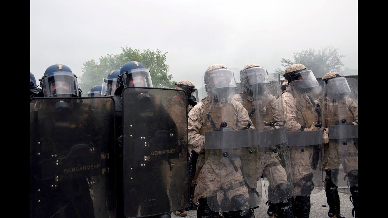 U.S. Marines and French Gendarmerie train together on Riot Control ...