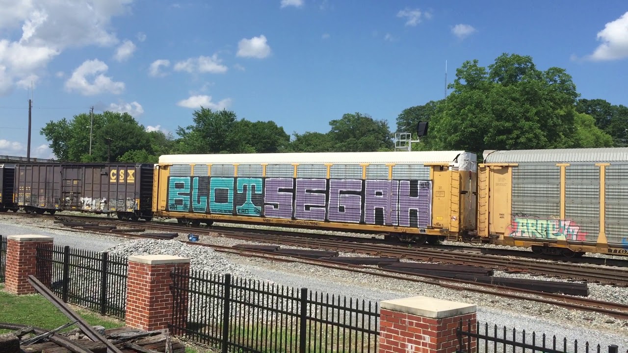 CEFX 3129 leading a SB CSX Autorack - YouTube