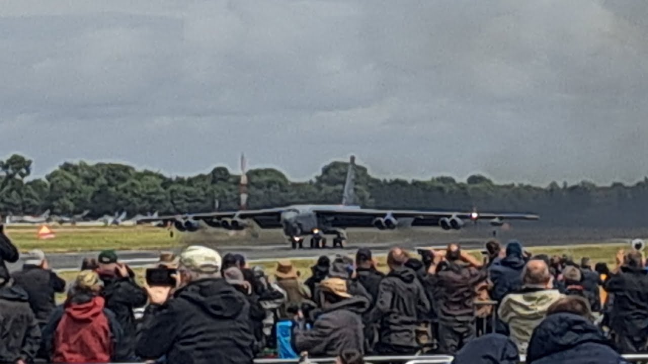 B-52 StratoFortress Riat 2023 take off & Flypast - YouTube