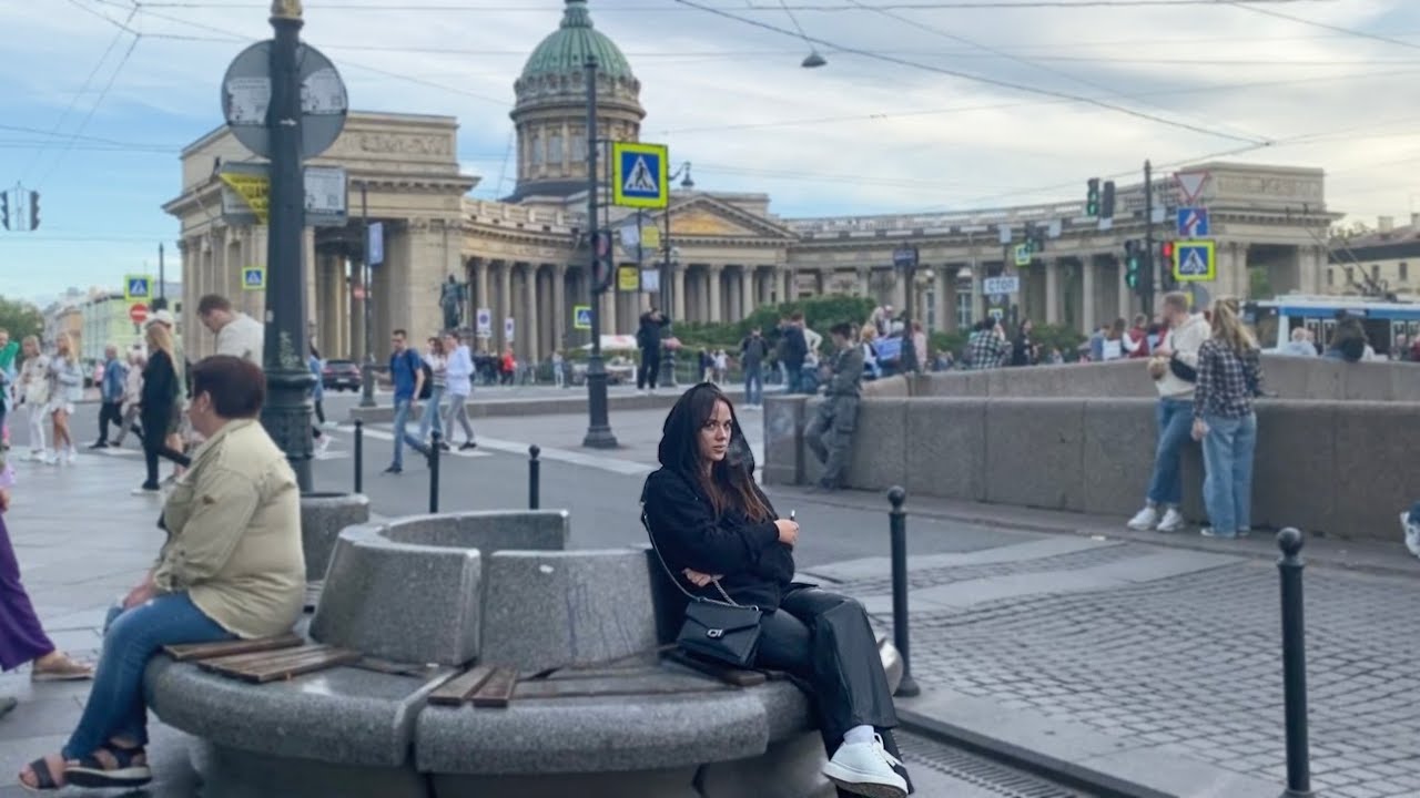 RUSSIAN STREET STYLE TODAY 🇷🇺 Saint-Petersburg atmosphere and BEAUTIFUL ...