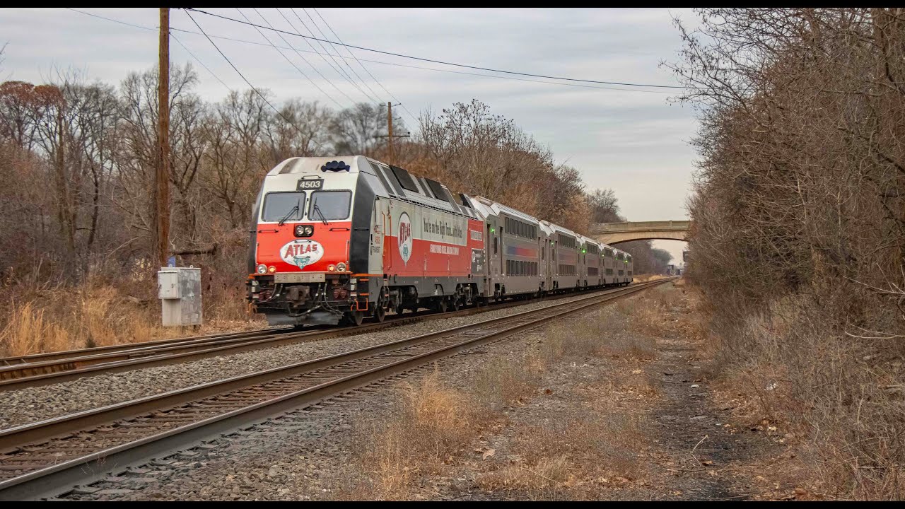 Engineer Santa On The Raritan Valley Line & Atlas Wrapped Locomotive ...