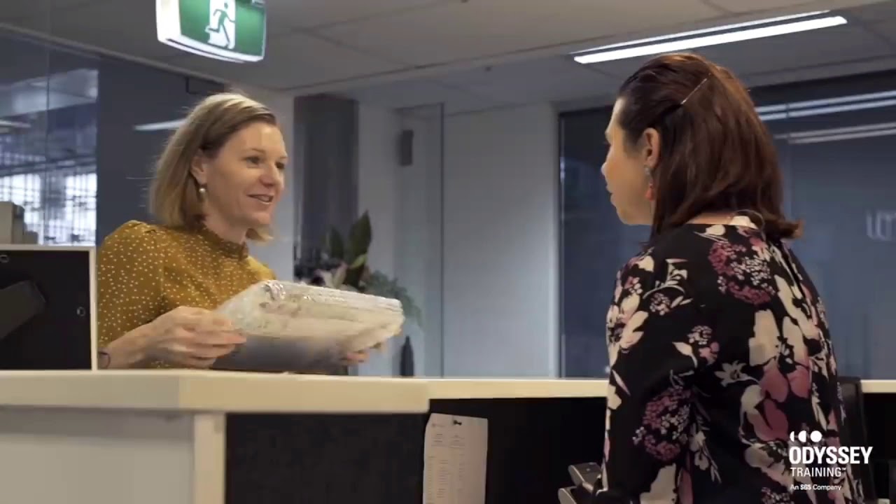 Poor Customer Service vs Good Customer Service - YouTube