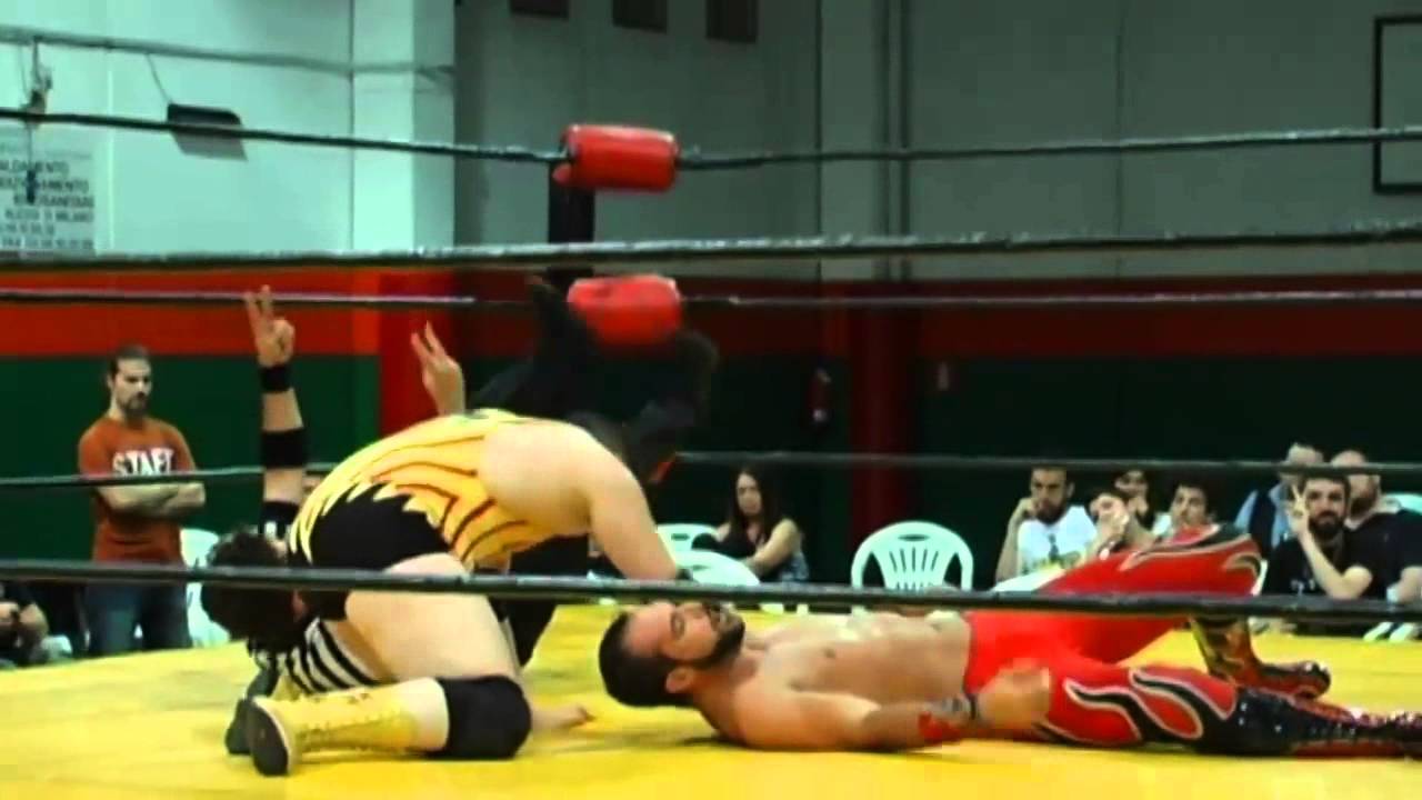 Red Devil: "Niente è come il wrestling" - YouTube