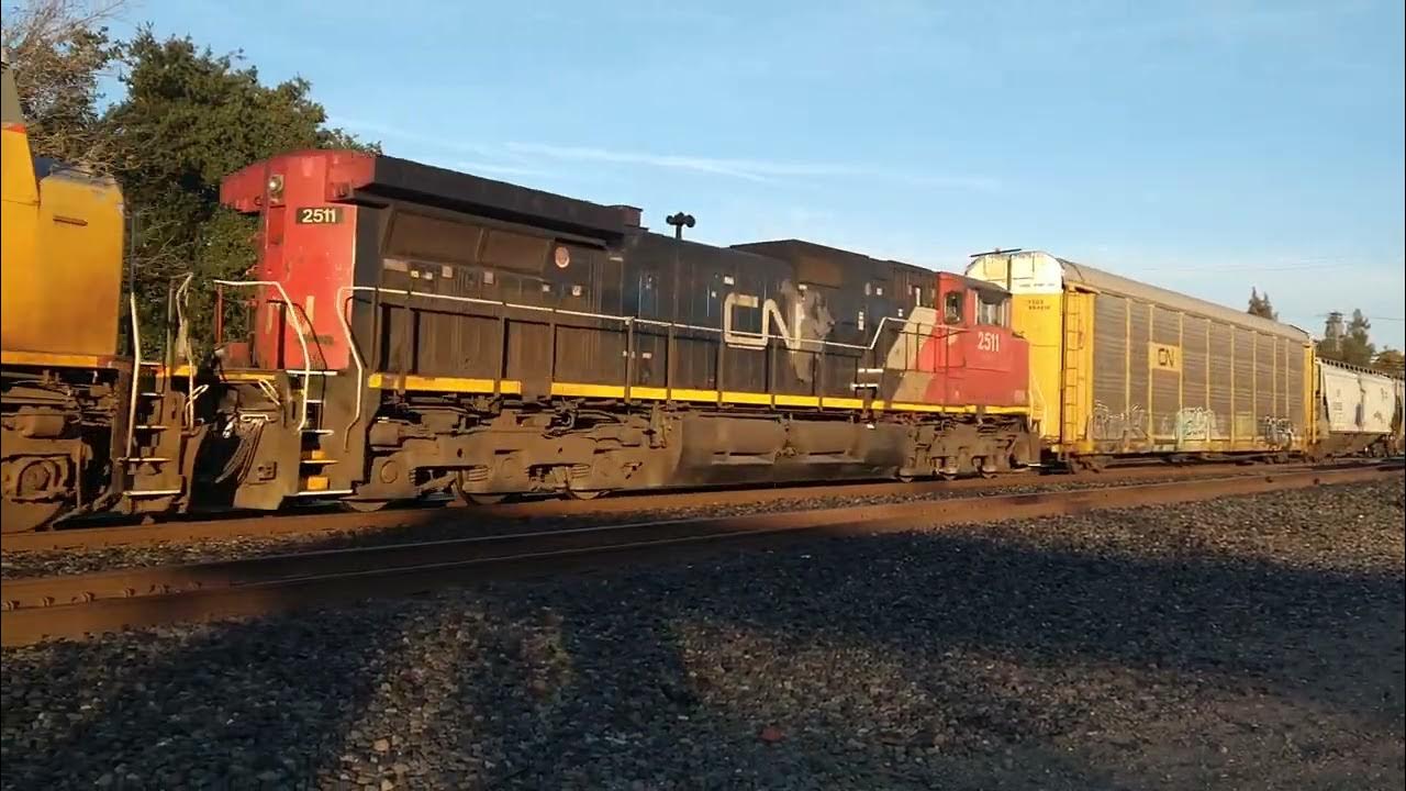 UP 2717 leads the MNPFR with a CN c44-8w on 11-22-22 - YouTube
