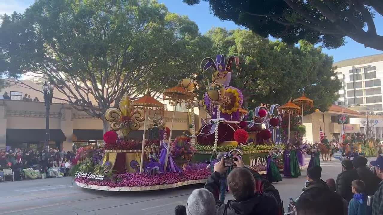 Louisiana’s Mardi Gras-inspired float rolls in Rose Parade - YouTube