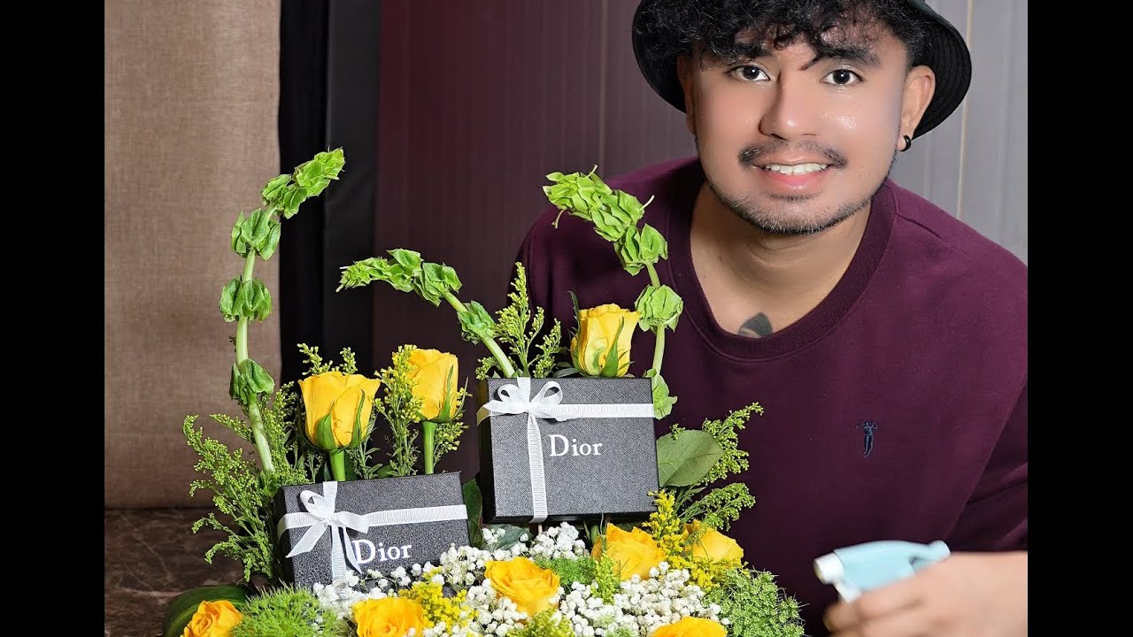 Double Wallet Flower Arrangement #bulaklakserye #florist #komi - YouTube