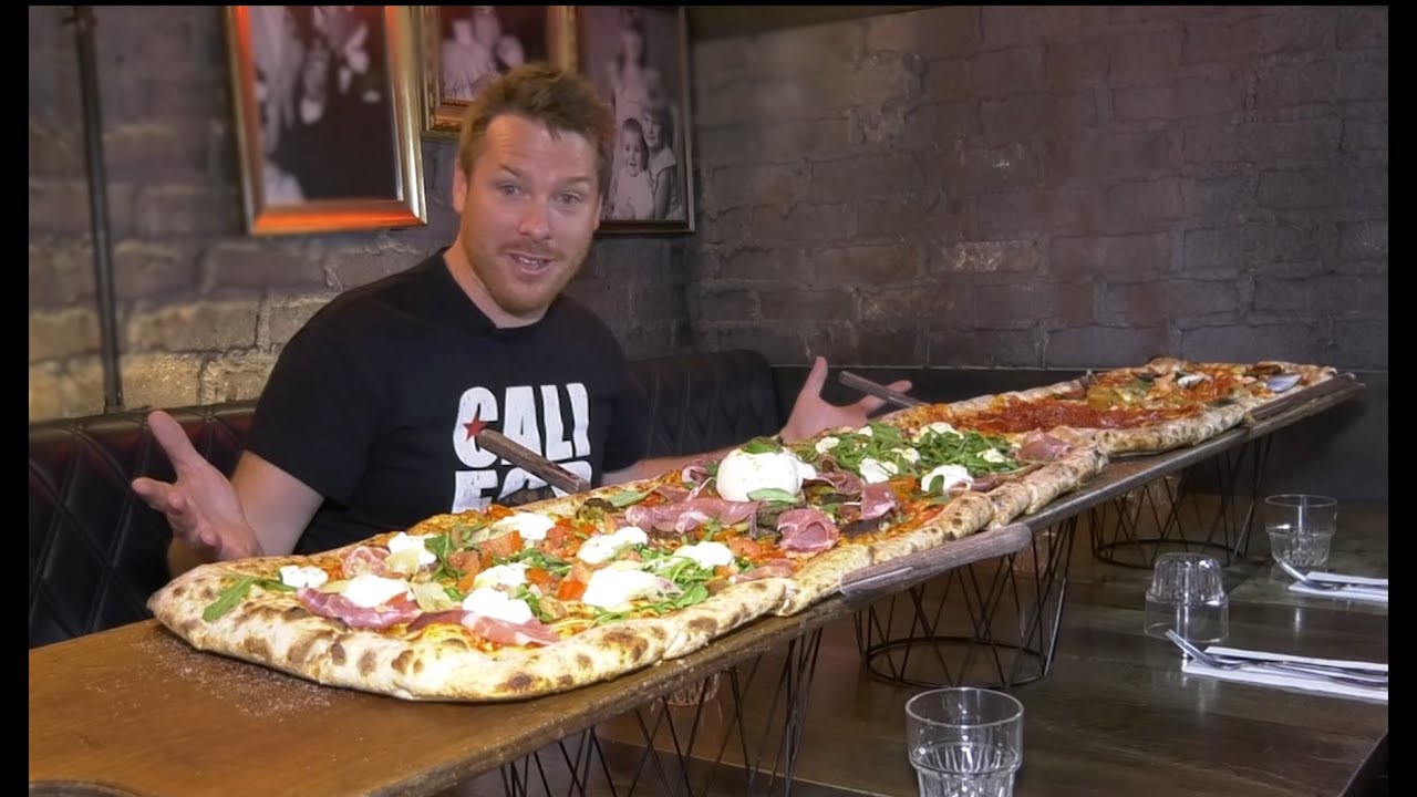 HUGE 2 METER PIZZA AT CRINITIS NEWCASTLE - YouTube