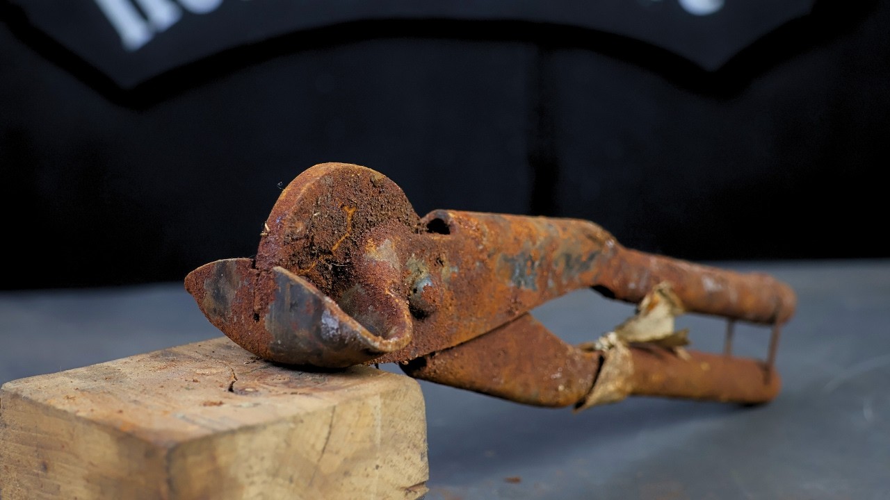 Reconstruction of a very ancient tool that was used in ancient times ...