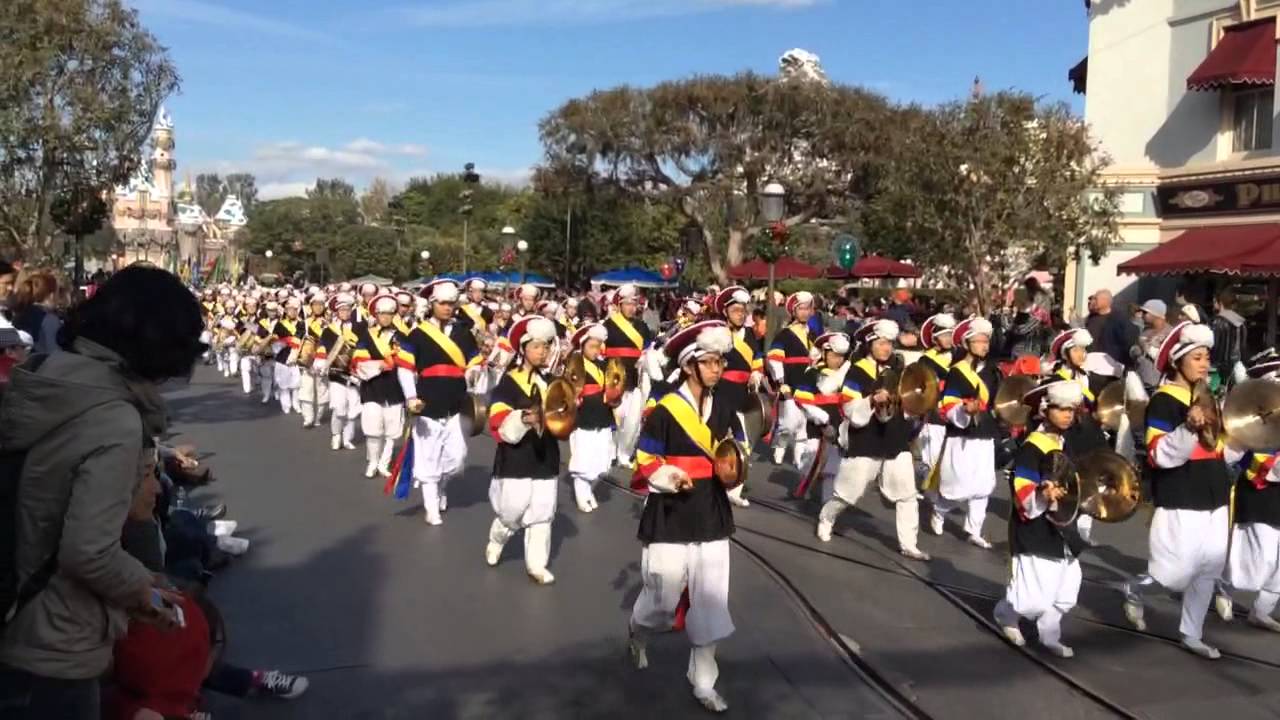 2013 Pava world Korean traditional band @Disneyland Christm - YouTube