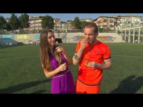 Sneijder ve Yolanthe Yenge'nin Hararetli Kebap Ziyafeti