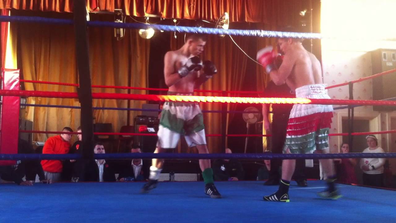 james williams boxing round 1 - YouTube