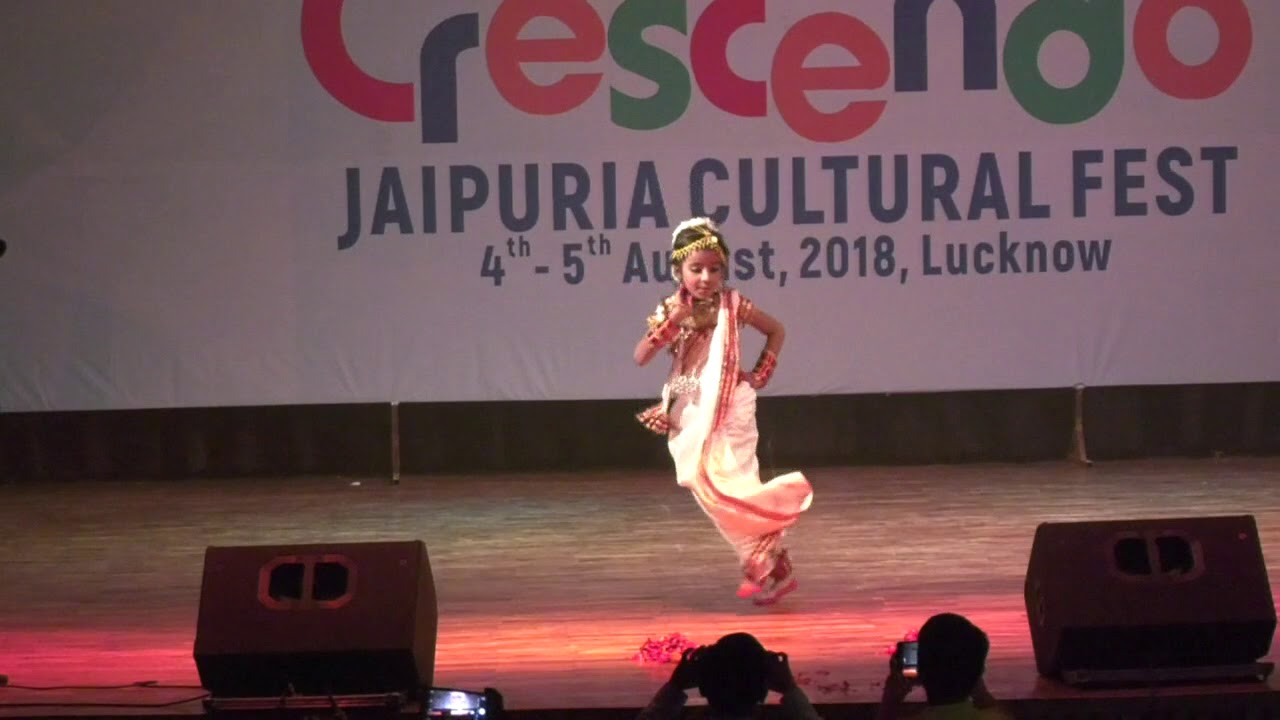 Dance Performance in Leaders Category at Crescendo 2018 - YouTube