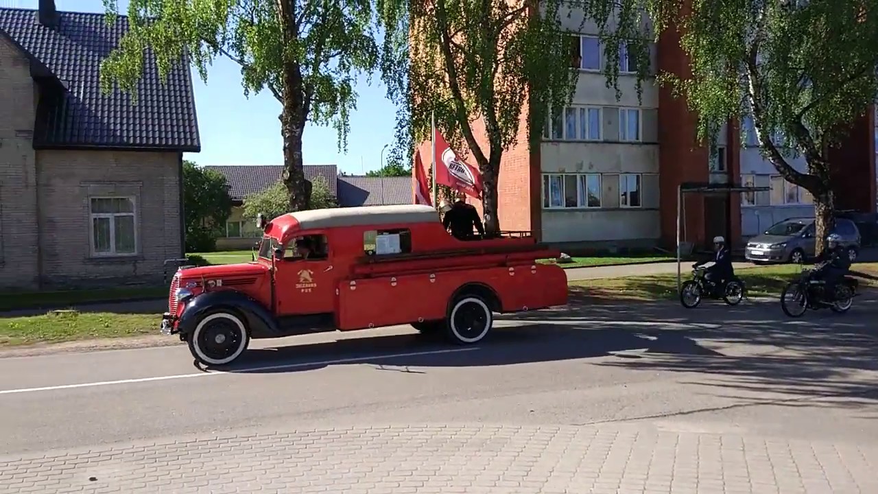 Retro Cars parade @ Pinki (Latvia) - YouTube
