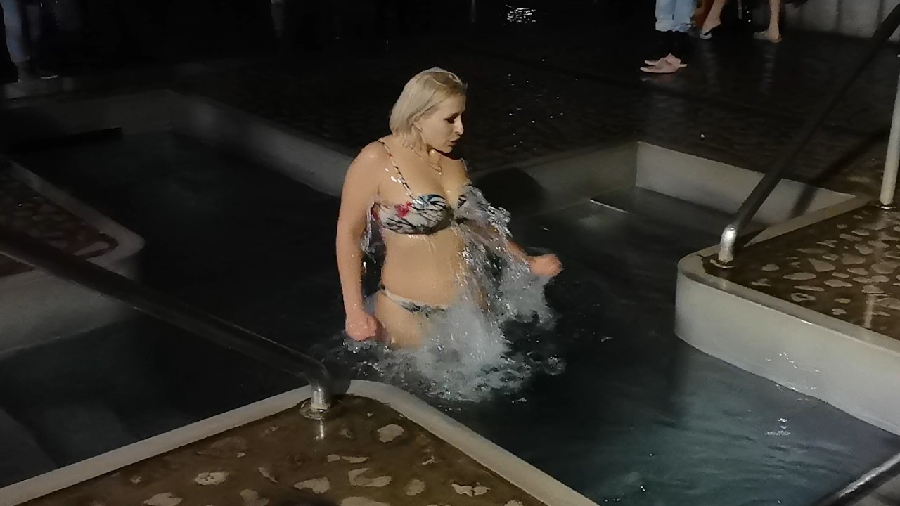 Ice BATHING #51 Winter ♥️ swimming 2025 in #bikini on #EPIPHANY Baptism #pool #icebaths - YouTube