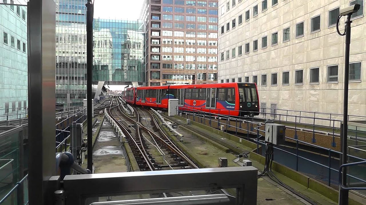 DLR B07 Stock 147 @ Canary Wharf - YouTube