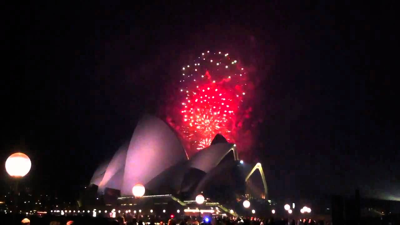 Sydney Opera House Fireworks - YouTube