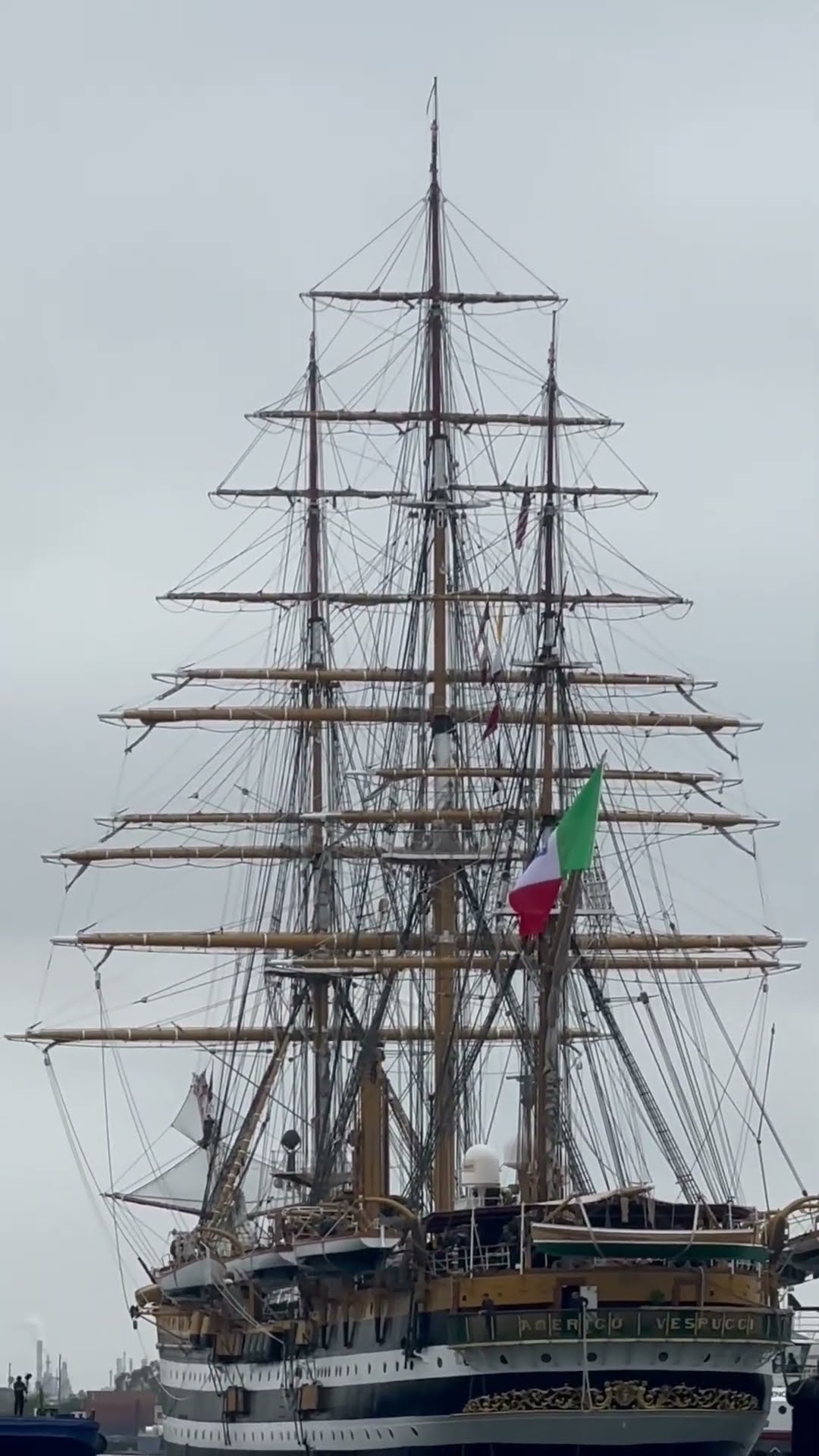 Italian Navy tall ship Amerigo Vespucci arrives to the Port of Los ...