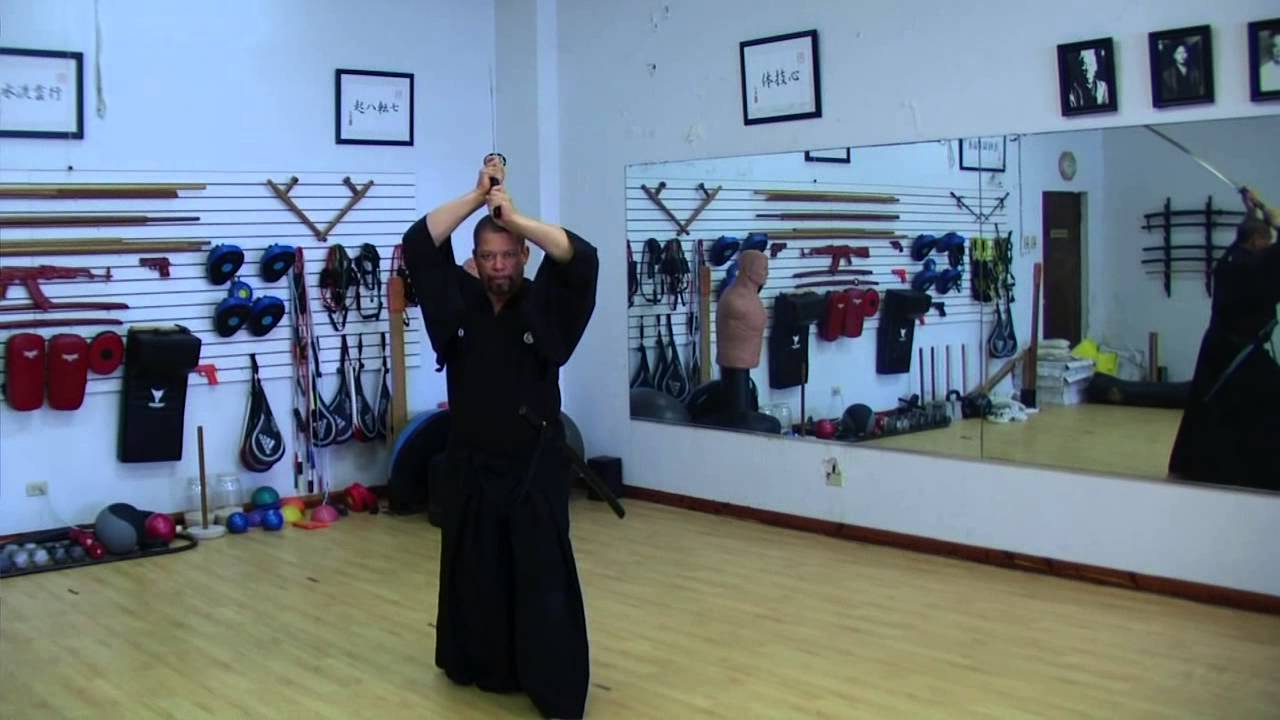 Basic Postures Of Iaido - YouTube