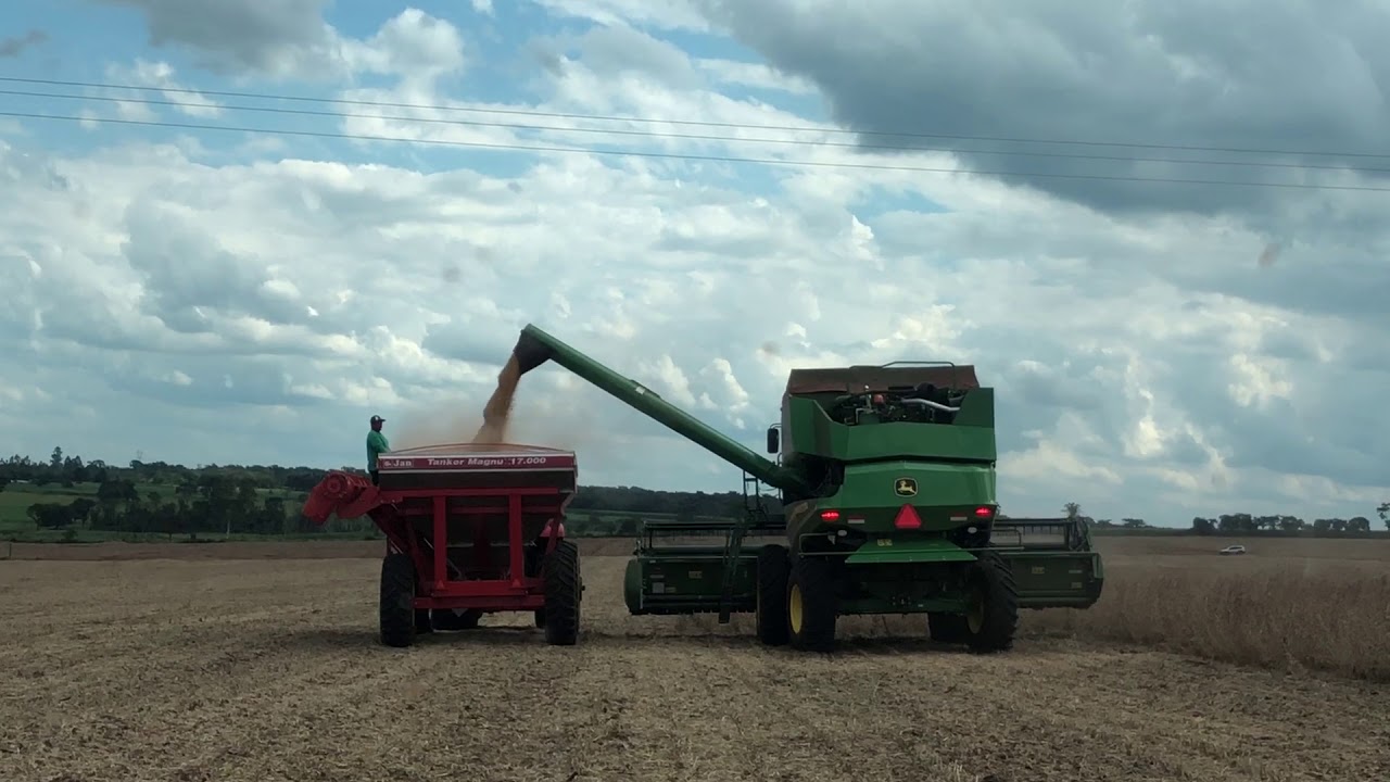 John Deere S440 - YouTube