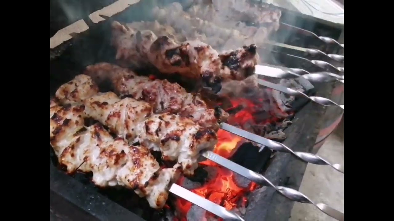 Schaschlik vom Grillfass. Feuertonne Fassgrill Spieße - YouTube